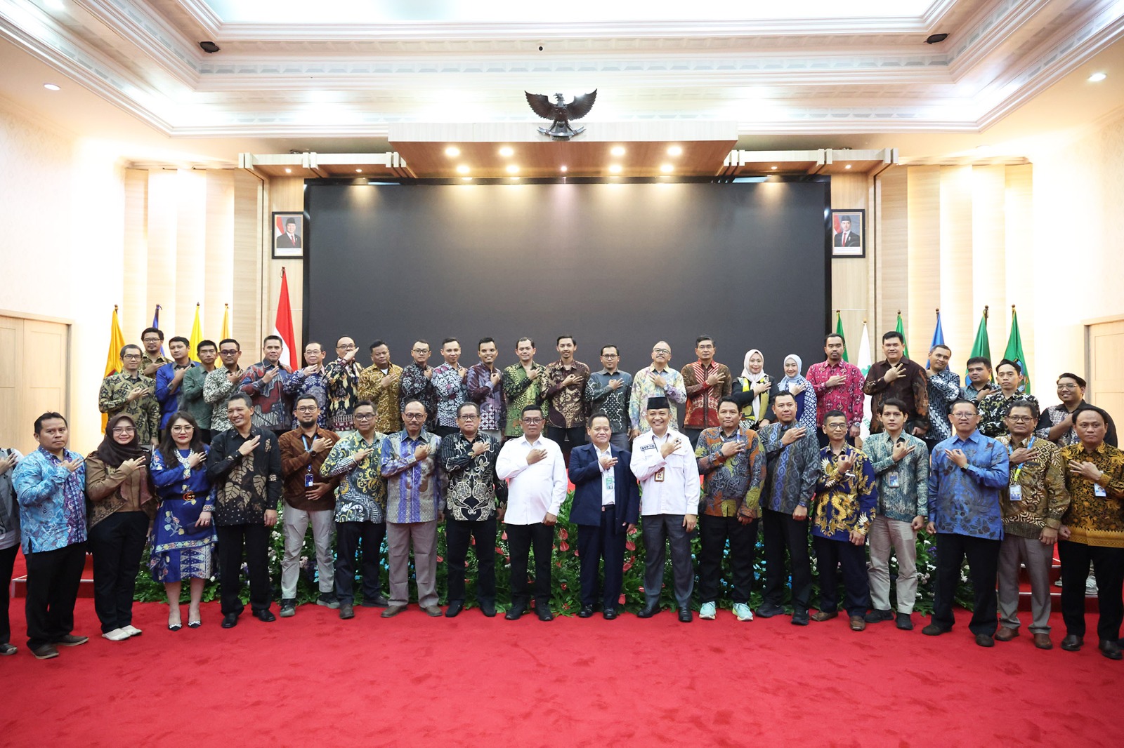 Disnakertrans Banten Berikan Penghargaan K3 Kepada Ratusan Perusahaan ...